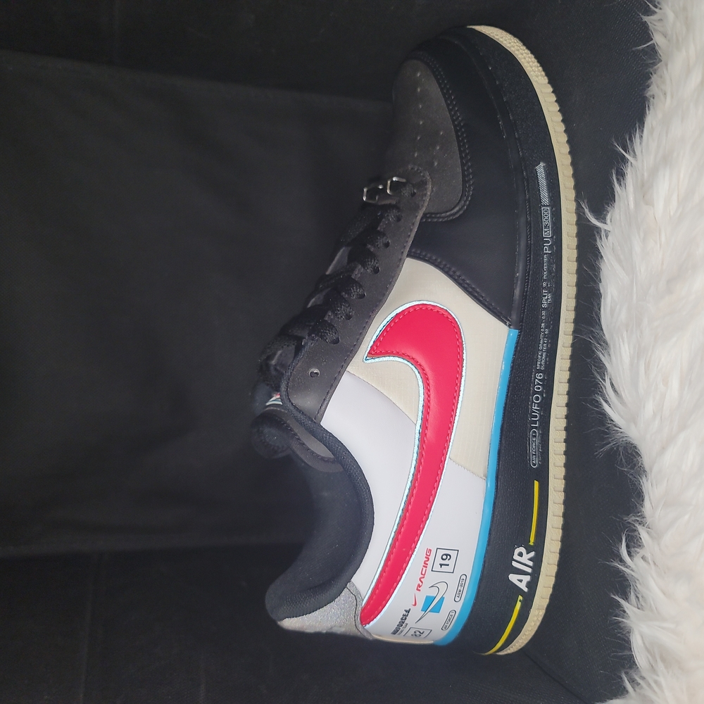 #116 Nike Air Men's Black And White Sneakers - Gem